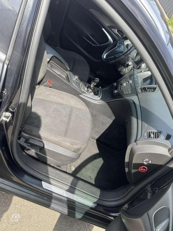 Melns Opel Insignia 2011 Klaipėda, ar dzinēja tilpumu 1.96 L un nobraukumu 370 tūkst. km par 2250 €, foto 6 vietnē AUTOMOTO.COM.LV