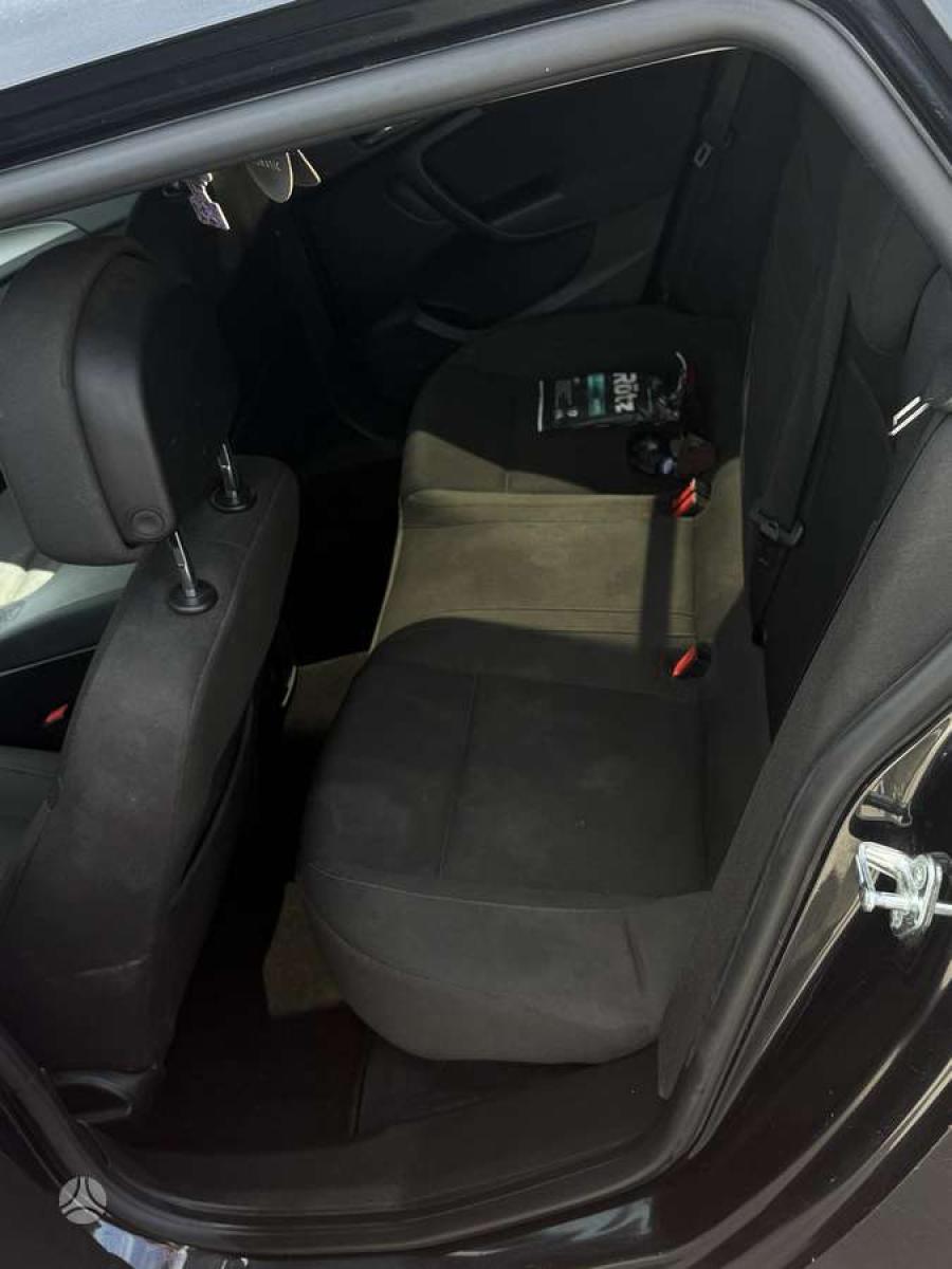 Black Opel Insignia 2011 in Klaipeda, with an engine capacity of 1.96 L and mileage of 370 thousand km for 2250 €, photo 9 on AUTOMOTO.COM.LV