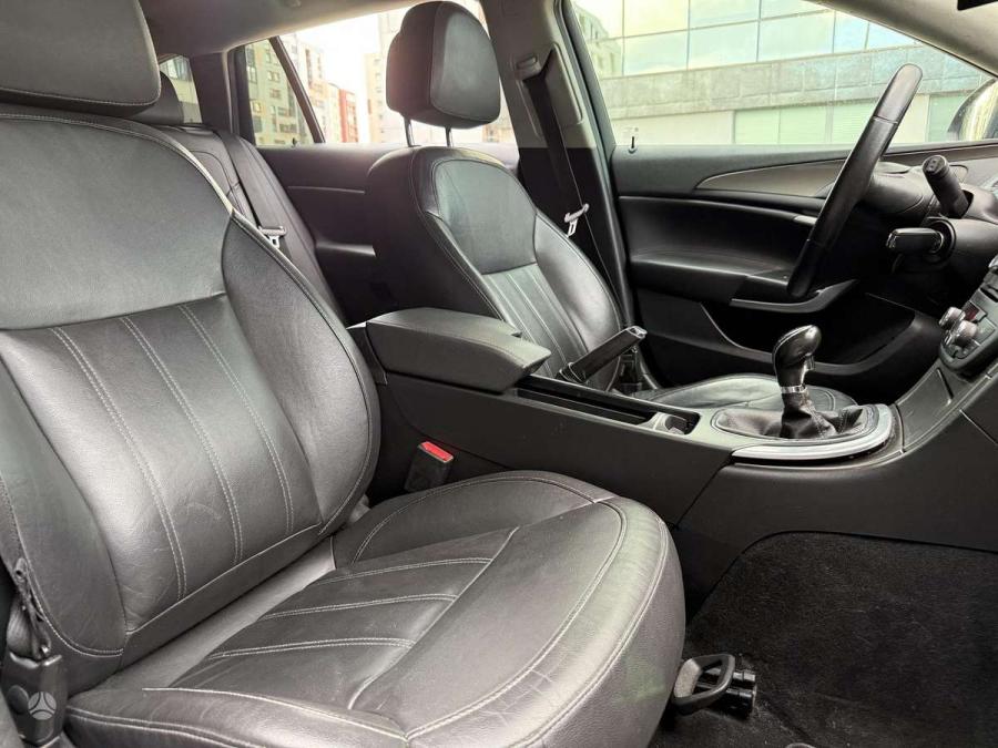 Melns Opel Insignia 2011 Viļņa, ar dzinēja tilpumu 2.00 L un nobraukumu 320 tūkst. km par 2200 €, foto 9 vietnē AUTOMOTO.COM.LV