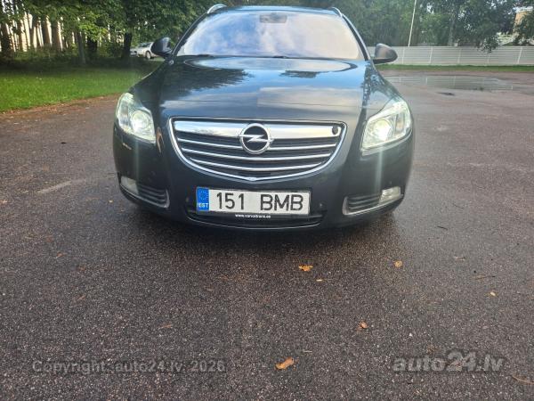 Opel Insignia 2011 in Tallinn on AUTOMOTO.COM.LV Black Opel Insignia 2011 in Tallinn, with an engine capacity of 2.00 L and mileage of 351 thousand km for 1300 €, photo 1 on AUTOMOTO.COM.LV