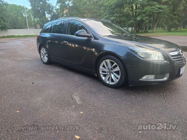 Opel Insignia 2011 in Tallinn on AUTOMOTO.COM.LV Black Opel Insignia 2011 in Tallinn, with an engine capacity of 2.00 L and mileage of 351 thousand km for 1300 €, photo 3 on AUTOMOTO.COM.LV