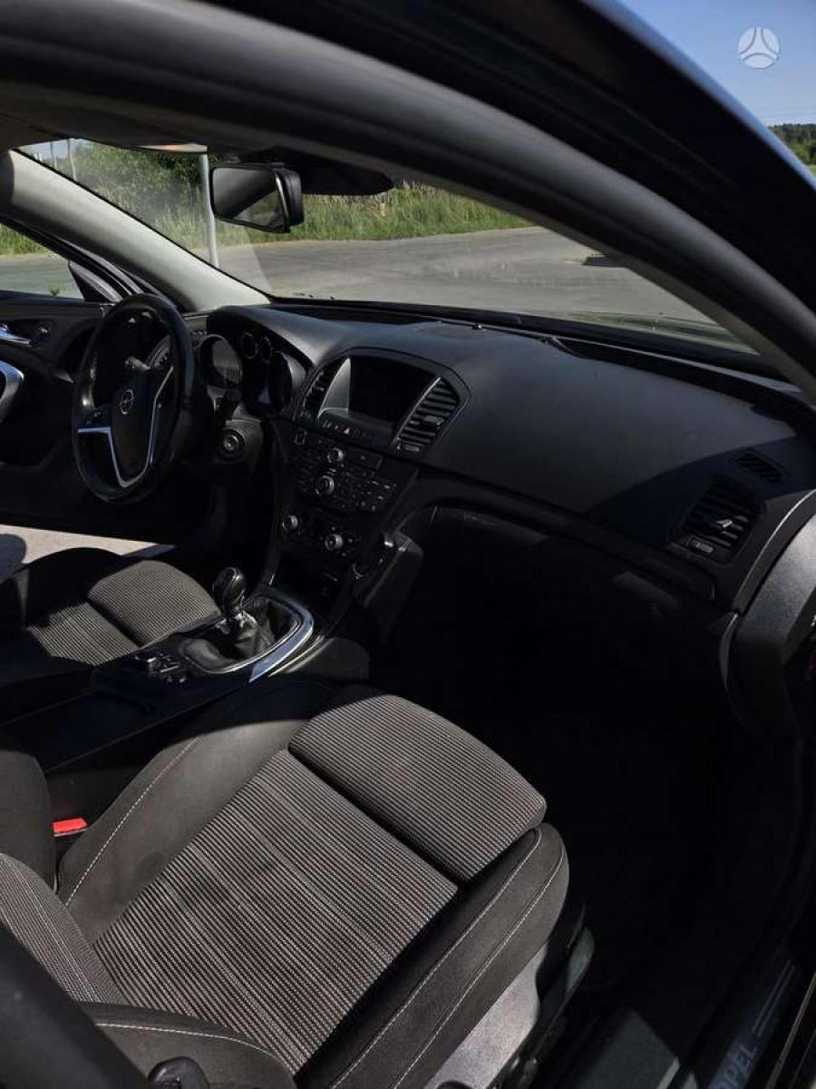 Melns Opel Insignia 2011 Panevēža, ar dzinēja tilpumu 1.96 L un nobraukumu 303 tūkst. km par 3200 €, foto 3 vietnē AUTOMOTO.COM.LV