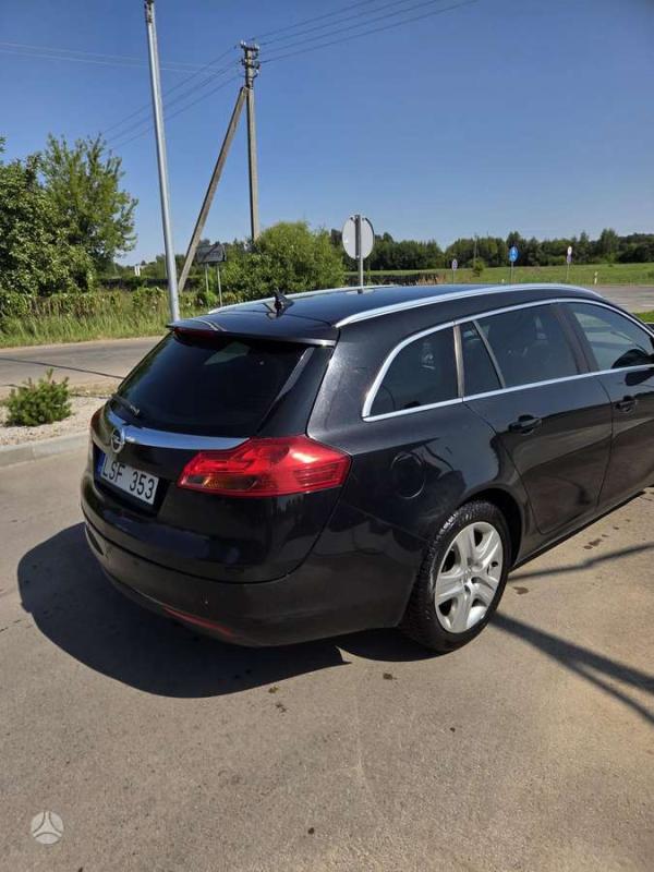 Black Opel Insignia 2011 in Panevezys, with an engine capacity of 1.96 L and mileage of 303 thousand km for 3200 €, photo 9 on AUTOMOTO.COM.LV