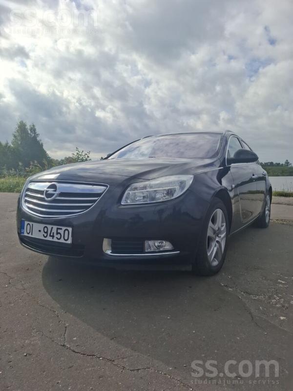 Black Opel Insignia 2011 in Jurmala, with an engine capacity of 2.00 L and mileage of 293 thousand km for 3000 €, photo 1 on AUTOMOTO.COM.LV