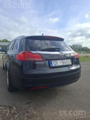 Black Opel Insignia 2011 in Jurmala, with an engine capacity of 2.00 L and mileage of 293 thousand km for 3000 €, photo 3 on AUTOMOTO.COM.LV