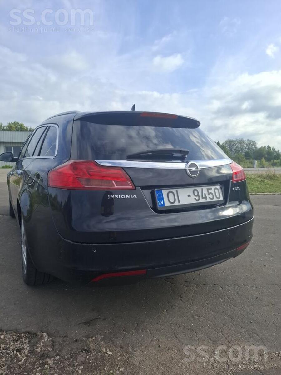 Black Opel Insignia 2011 in Jurmala, with an engine capacity of 2.00 L and mileage of 293 thousand km for 3000 €, photo 3 on AUTOMOTO.COM.LV