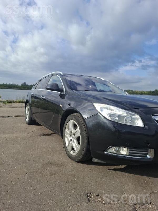 Black Opel Insignia 2011 in Jurmala, with an engine capacity of 2.00 L and mileage of 293 thousand km for 3000 €, photo 5 on AUTOMOTO.COM.LV