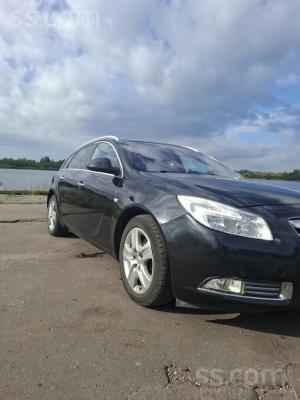 Black Opel Insignia 2011 in Jurmala, with an engine capacity of 2.00 L and mileage of 293 thousand km for 3000 €, photo 5 on AUTOMOTO.COM.LV