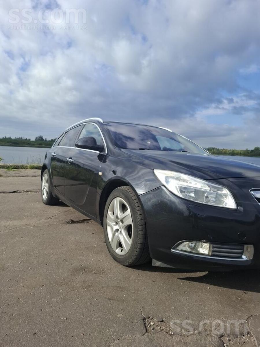 Black Opel Insignia 2011 in Jurmala, with an engine capacity of 2.00 L and mileage of 293 thousand km for 3000 €, photo 5 on AUTOMOTO.COM.LV