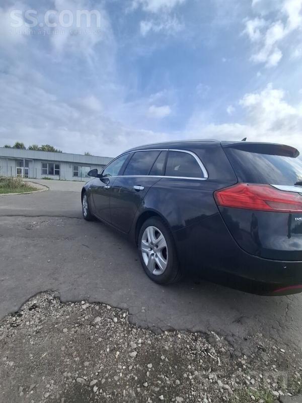 Black Opel Insignia 2011 in Jurmala, with an engine capacity of 2.00 L and mileage of 293 thousand km for 3000 €, photo 6 on AUTOMOTO.COM.LV