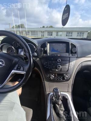 Black Opel Insignia 2011 in Jurmala, with an engine capacity of 2.00 L and mileage of 293 thousand km for 3000 €, photo 8 on AUTOMOTO.COM.LV