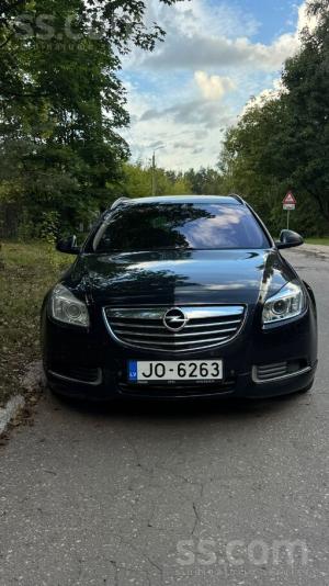 Black Opel Insignia 2011 in Riga, with an engine capacity of 2.00 L and mileage of 294 thousand km for 2490 €, photo  on AUTOMOTO.COM.LV
