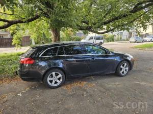 Black Opel Insignia 2011 in Riga, with an engine capacity of 2.00 L and mileage of 332 thousand km for 1900 €, photo  on AUTOMOTO.COM.LV