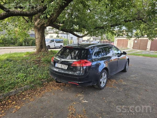 Opel Insignia 2011 Rīga vietnē Melns Opel Insignia 2011 Rīga, ar dzinēja tilpumu 2.00 L un nobraukumu 332 tūkst. km par 1900 €, foto 5 vietnē AUTOMOTO.COM.LV