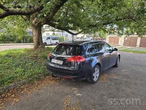 Black Opel Insignia 2011 in Riga, with an engine capacity of 2.00 L and mileage of 332 thousand km for 1900 €, photo 5 on AUTOMOTO.COM.LV