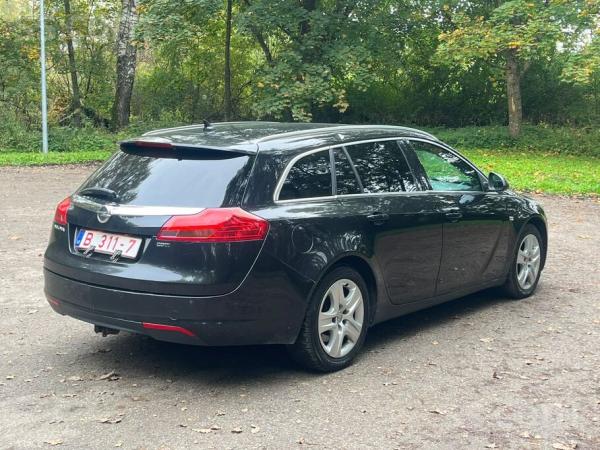 Opel Insignia 2011 Rīga vietnē Melns Opel Insignia 2011 Rīga, ar dzinēja tilpumu 2.00 L un nobraukumu 0 tūkst. km par 3499 €, foto 6 vietnē AUTOMOTO.COM.LV
