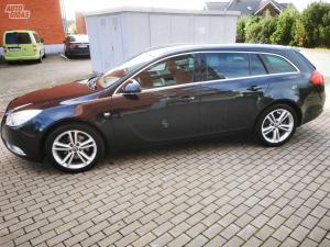 Black Opel Insignia 2011 in Klaipeda, with an engine capacity of 2.00 L and mileage of 209 thousand km for 3390 €, photo 8 on AUTOMOTO.COM.LV
