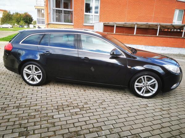 Black Opel Insignia 2011 in Klaipeda, with an engine capacity of 2.00 L and mileage of 209 thousand km for 3390 €, photo 9 on AUTOMOTO.COM.LV