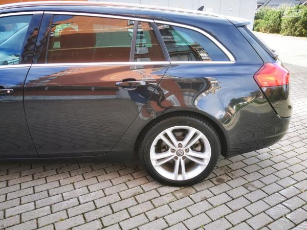 Black Opel Insignia 2011 in Klaipeda, with an engine capacity of 2.00 L and mileage of 209 thousand km for 3390 €, photo 11 on AUTOMOTO.COM.LV