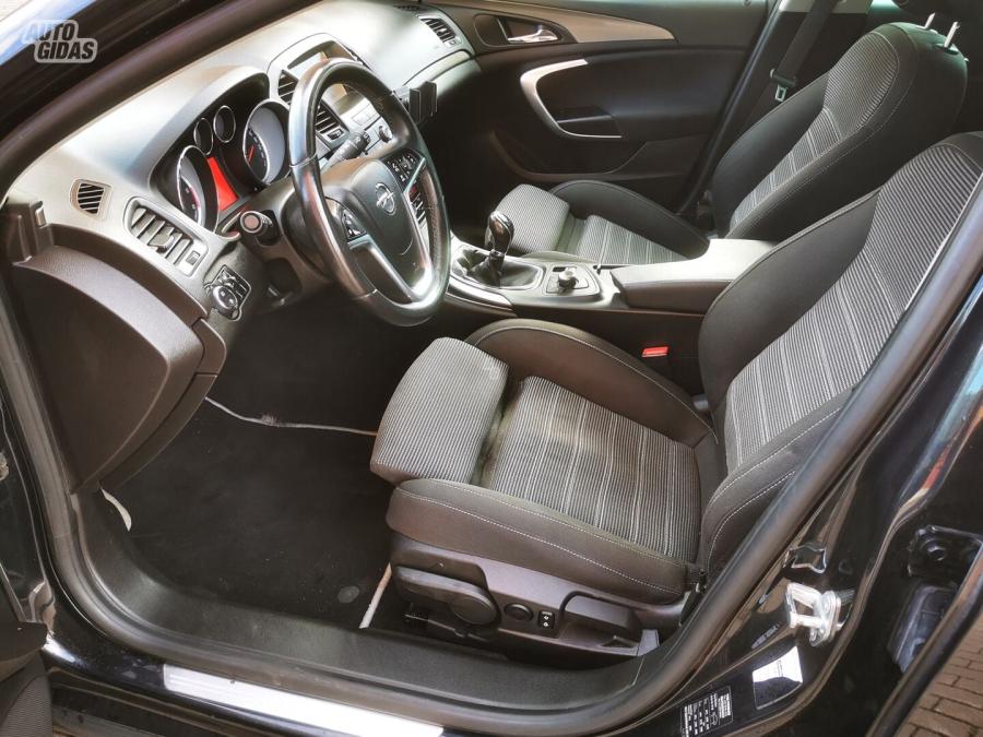 Black Opel Insignia 2011 in Klaipeda, with an engine capacity of 2.00 L and mileage of 209 thousand km for 3390 €, photo 17 on AUTOMOTO.COM.LV