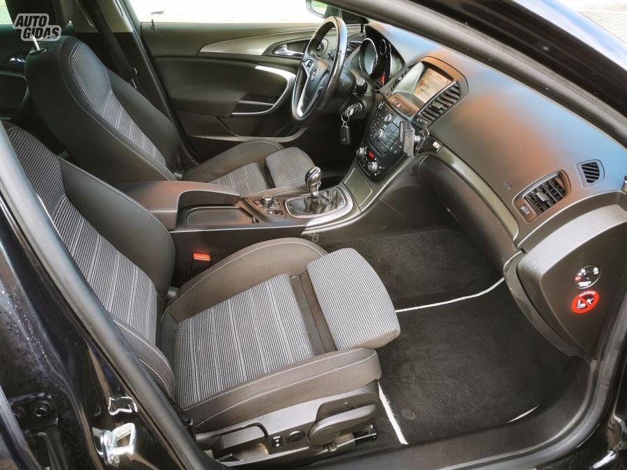 Black Opel Insignia 2011 in Klaipeda, with an engine capacity of 2.00 L and mileage of 209 thousand km for 3390 €, photo 18 on AUTOMOTO.COM.LV