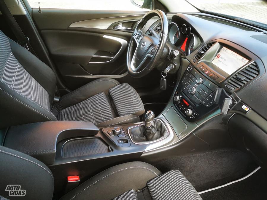 Black Opel Insignia 2011 in Klaipeda, with an engine capacity of 2.00 L and mileage of 209 thousand km for 3390 €, photo 22 on AUTOMOTO.COM.LV