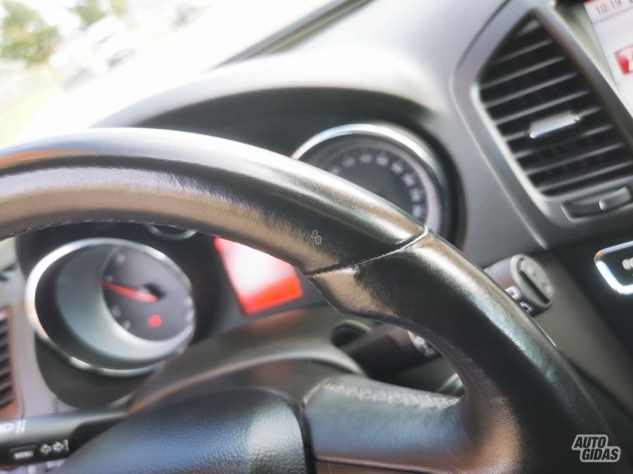 Black Opel Insignia 2011 in Klaipeda, with an engine capacity of 2.00 L and mileage of 209 thousand km for 3390 €, photo 24 on AUTOMOTO.COM.LV