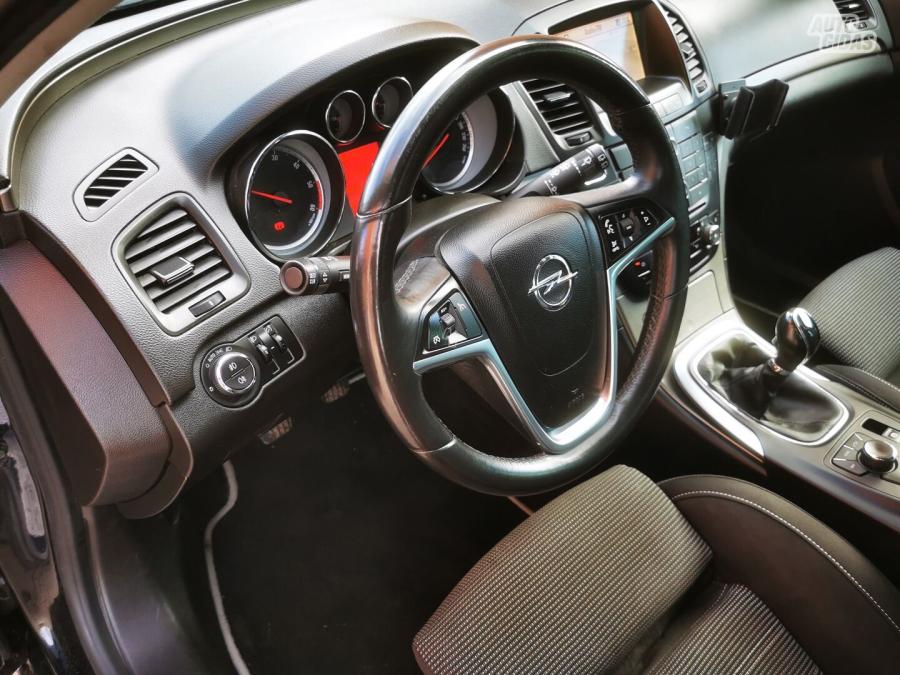 Black Opel Insignia 2011 in Klaipeda, with an engine capacity of 2.00 L and mileage of 209 thousand km for 3390 €, photo 25 on AUTOMOTO.COM.LV