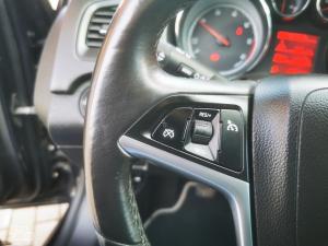 Black Opel Insignia 2011 in Klaipeda, with an engine capacity of 2.00 L and mileage of 209 thousand km for 3390 €, photo 27 on AUTOMOTO.COM.LV