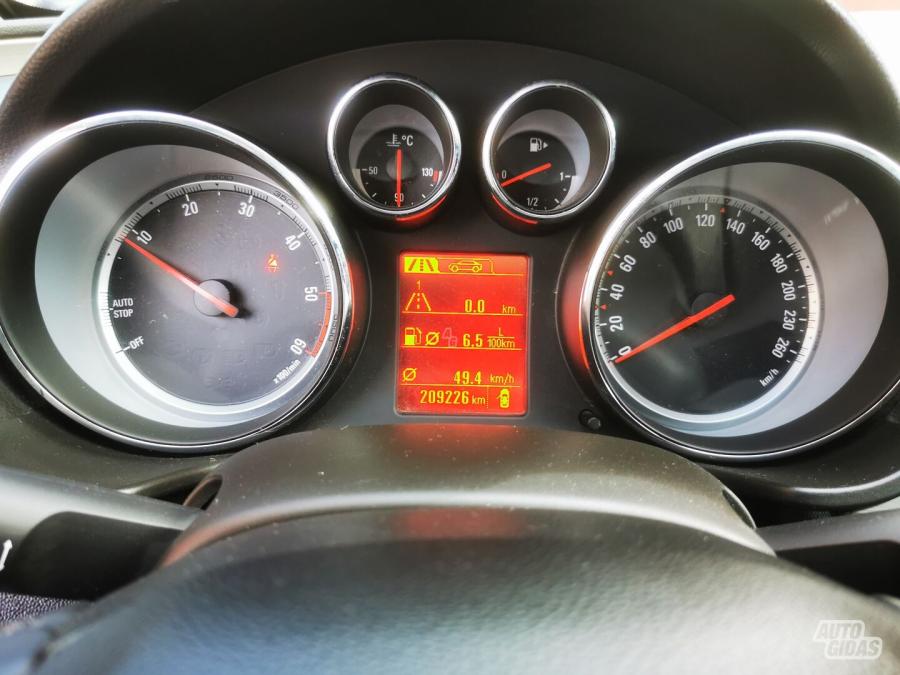 Black Opel Insignia 2011 in Klaipeda, with an engine capacity of 2.00 L and mileage of 209 thousand km for 3390 €, photo 35 on AUTOMOTO.COM.LV