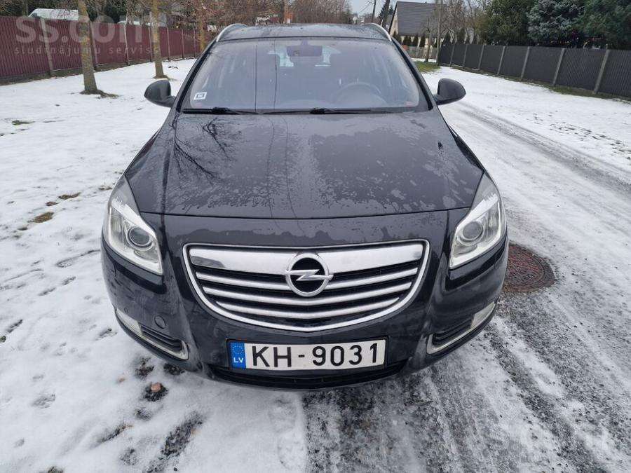 Black Opel Insignia 2012 in Riga, with an engine capacity of 2.00 L and mileage of 256 thousand km for 3650 €, photo 1 on AUTOMOTO.COM.LV