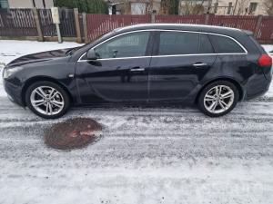 Black Opel Insignia 2012 in Riga, with an engine capacity of 2.00 L and mileage of 256 thousand km for 3650 €, photo 5 on AUTOMOTO.COM.LV
