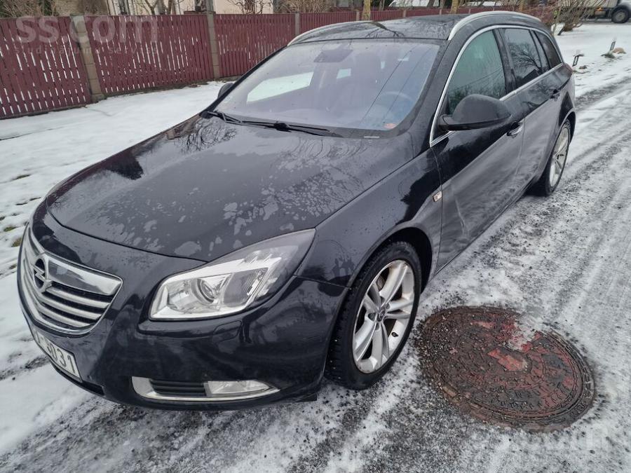 Black Opel Insignia 2012 in Riga, with an engine capacity of 2.00 L and mileage of 256 thousand km for 3650 €, photo 6 on AUTOMOTO.COM.LV