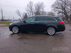 Black Opel Insignia 2012 in Riga, with an engine capacity of 2.00 L and mileage of 335 thousand km for 2800 €, photo 2 on AUTOMOTO.COM.LV