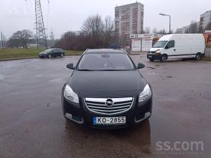 Black Opel Insignia 2012 in Riga, with an engine capacity of 2.00 L and mileage of 335 thousand km for 2800 €, photo 4 on AUTOMOTO.COM.LV