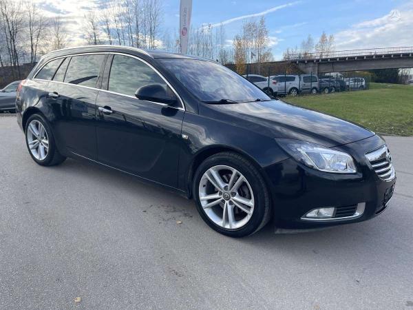 Black Opel Insignia 2012 in Kaunas, with an engine capacity of 2.00 L and mileage of 256 thousand km for 3950 €, photo 2 on AUTOMOTO.COM.LV