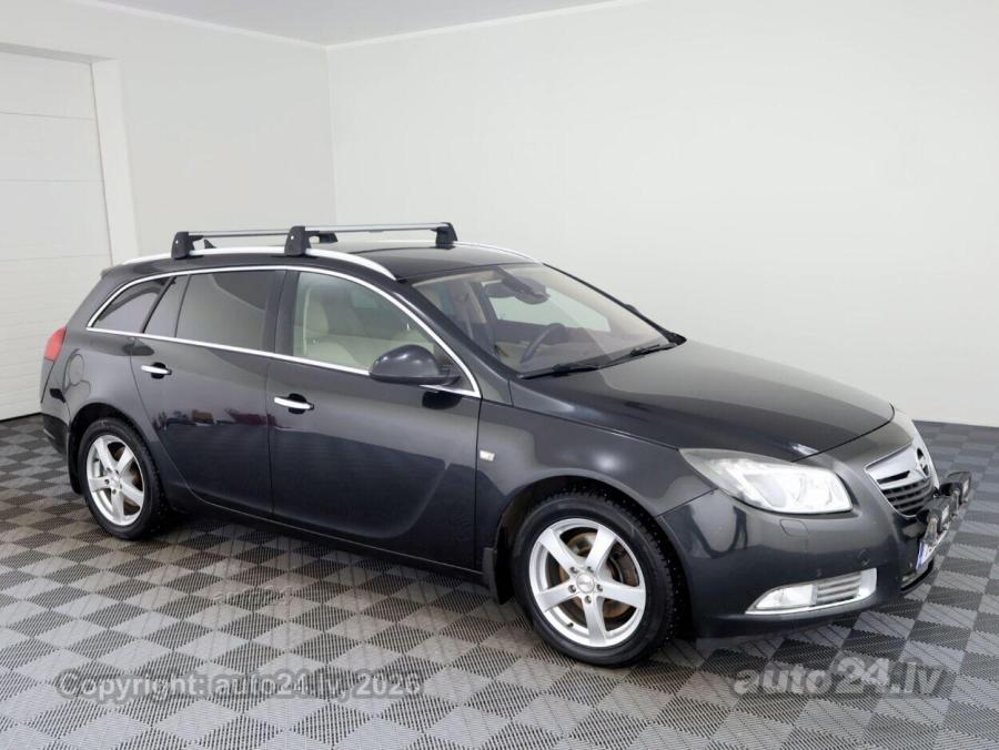 Black Opel Insignia 2012 in Tallinn, with an engine capacity of 2.00 L and mileage of 226 thousand km for 2499 €, photo 1 on AUTOMOTO.COM.LV