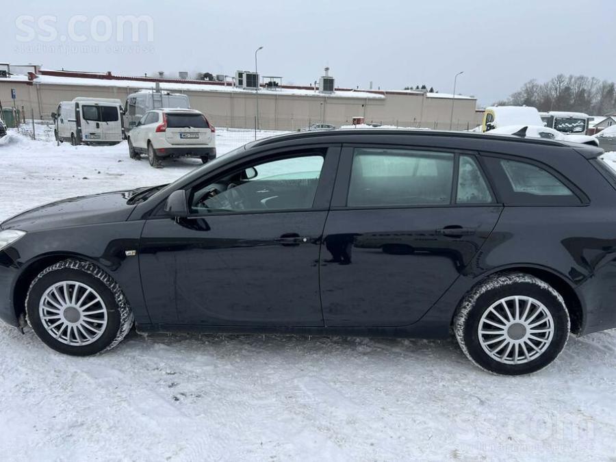 Black Opel Insignia 2012 in Rezekne, with an engine capacity of 2.00 L and mileage of 0 thousand km for 3350 €, photo 3 on AUTOMOTO.COM.LV
