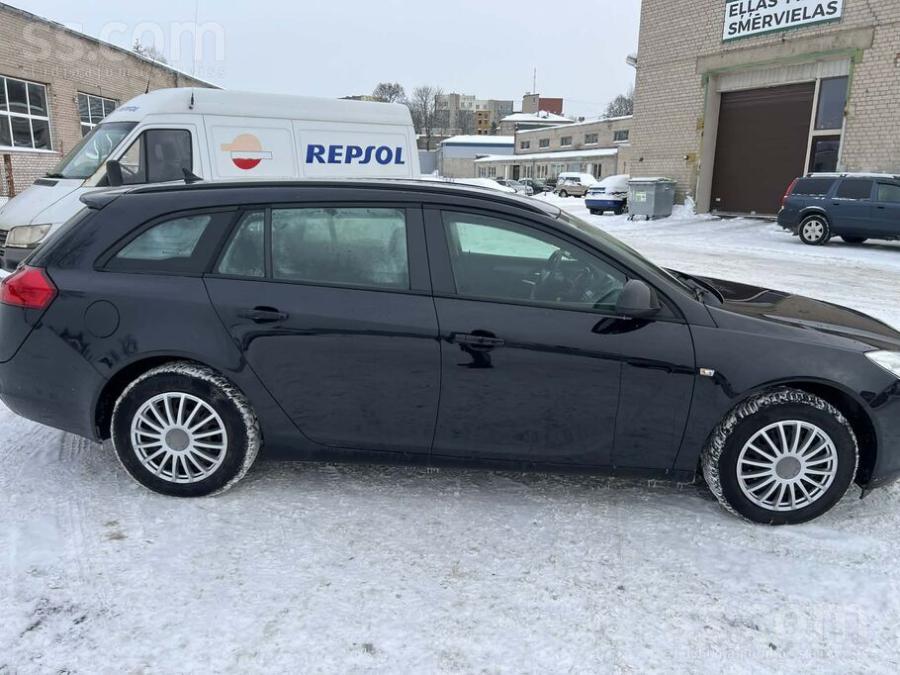 Black Opel Insignia 2012 in Rezekne, with an engine capacity of 2.00 L and mileage of 0 thousand km for 3350 €, photo 4 on AUTOMOTO.COM.LV