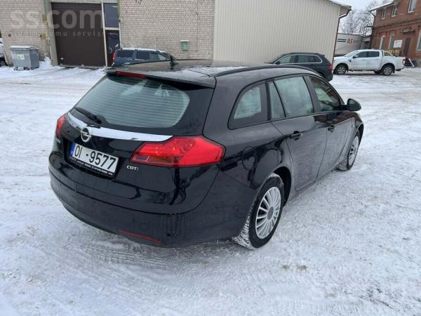 Black Opel Insignia 2012 in Rezekne, with an engine capacity of 2.00 L and mileage of 0 thousand km for 3350 €, photo 5 on AUTOMOTO.COM.LV