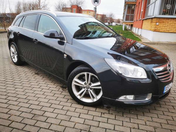 Black Opel Insignia 2012 in Klaipeda, with an engine capacity of 1.96 L and mileage of 214 thousand km for 4400 €, photo 1 on AUTOMOTO.COM.LV