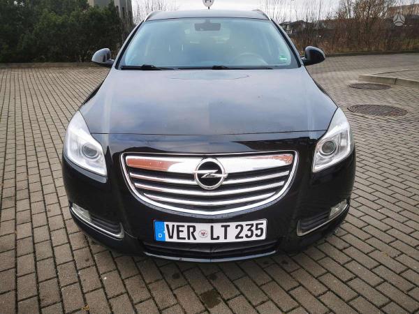 Black Opel Insignia 2012 in Klaipeda, with an engine capacity of 1.96 L and mileage of 214 thousand km for 4400 €, photo 2 on AUTOMOTO.COM.LV