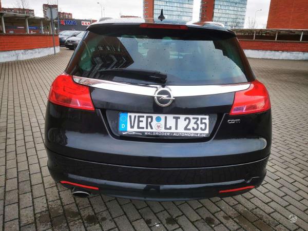 Black Opel Insignia 2012 in Klaipeda, with an engine capacity of 1.96 L and mileage of 214 thousand km for 4400 €, photo 5 on AUTOMOTO.COM.LV