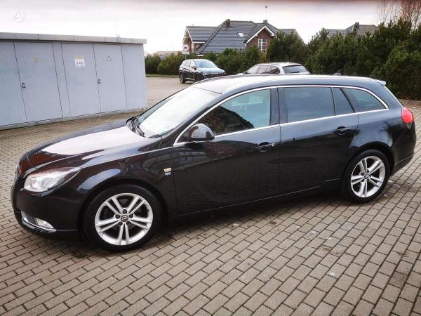 Black Opel Insignia 2012 in Klaipeda, with an engine capacity of 1.96 L and mileage of 214 thousand km for 4400 €, photo 9 on AUTOMOTO.COM.LV