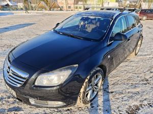 Black Opel Insignia 2012 in Cesis, with an engine capacity of 2.00 L and mileage of 351 thousand km for 4200 €, photo 3 on AUTOMOTO.COM.LV