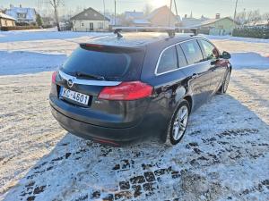 Black Opel Insignia 2012 in Cesis, with an engine capacity of 2.00 L and mileage of 351 thousand km for 4200 €, photo 6 on AUTOMOTO.COM.LV