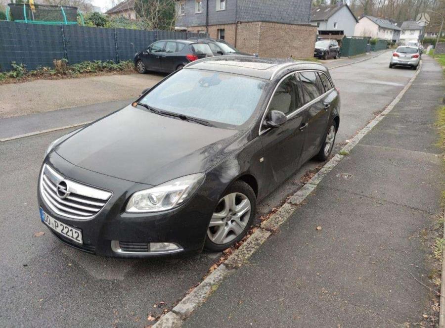 Black Opel Insignia 2012 in Prienai, with an engine capacity of 1.96 L and mileage of 244 thousand km for 1799 €, photo 1 on AUTOMOTO.COM.LV