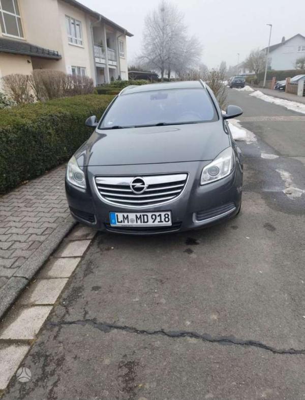Black Opel Insignia 2012 in Prienai, with an engine capacity of 1.96 L and mileage of 244 thousand km for 1799 €, photo 8 on AUTOMOTO.COM.LV