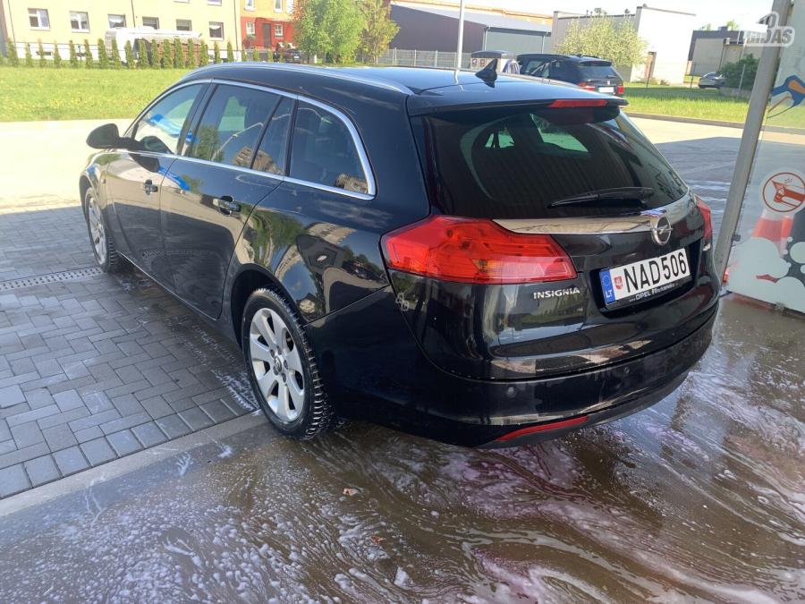 Black Opel Insignia 2012 in Telschi, with an engine capacity of 2.00 L and mileage of 249 thousand km for 3490 €, photo 5 on AUTOMOTO.COM.LV