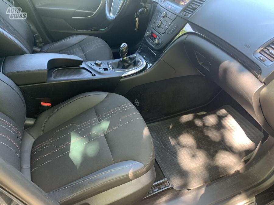 Black Opel Insignia 2012 in Telschi, with an engine capacity of 2.00 L and mileage of 249 thousand km for 3490 €, photo 7 on AUTOMOTO.COM.LV